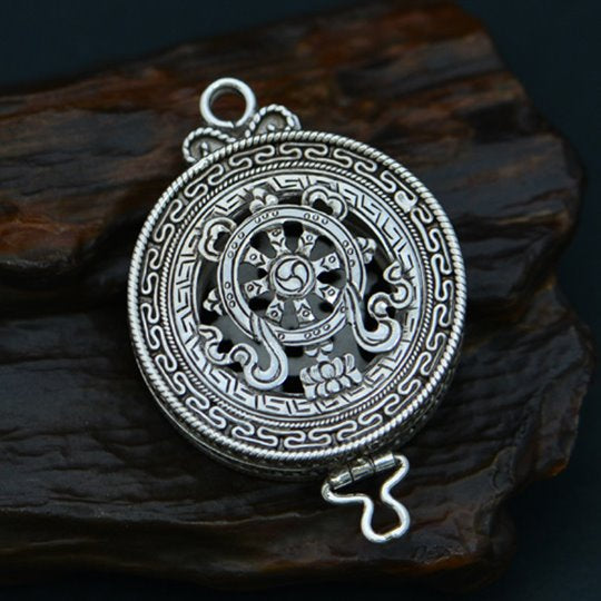 Gau Locket: Engraved with the Dharmachakra - 925 Silver - Mantrapiece